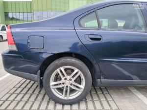 Blue Volvo S60 2003 in Vilnius, with an engine capacity of 2.40 L and mileage of 316 thousand km for 1100 €, photo 7 on AUTOMOTO.COM.LV