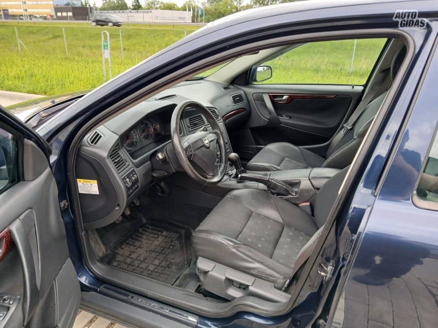 Blue Volvo S60 2003 in Vilnius, with an engine capacity of 2.40 L and mileage of 316 thousand km for 1100 €, photo 8 on AUTOMOTO.COM.LV