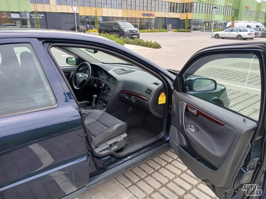 Blue Volvo S60 2003 in Vilnius, with an engine capacity of 2.40 L and mileage of 316 thousand km for 1100 €, photo 9 on AUTOMOTO.COM.LV