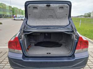 Blue Volvo S60 2003 in Vilnius, with an engine capacity of 2.40 L and mileage of 316 thousand km for 1100 €, photo 12 on AUTOMOTO.COM.LV