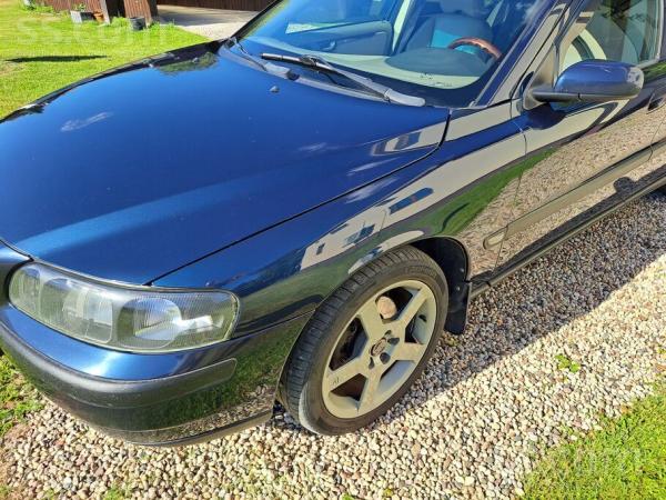 Blue Volvo S60 2003 in Riga, with an engine capacity of 2.40 L and mileage of 402 thousand km for 1600 €, photo 2 on AUTOMOTO.COM.LV