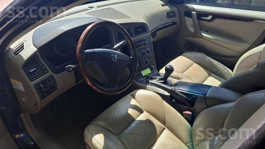 Blue Volvo S60 2003 in Riga, with an engine capacity of 2.40 L and mileage of 402 thousand km for 1600 €, photo 4 on AUTOMOTO.COM.LV