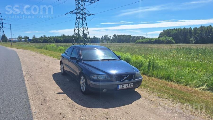 Blue Volvo S60 2003 in Riga, with an engine capacity of 2.40 L and mileage of 362 thousand km for 1400 €, photo 1 on AUTOMOTO.COM.LV