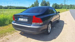 Blue Volvo S60 2003 in Riga, with an engine capacity of 2.40 L and mileage of 362 thousand km for 1400 €, photo 4 on AUTOMOTO.COM.LV