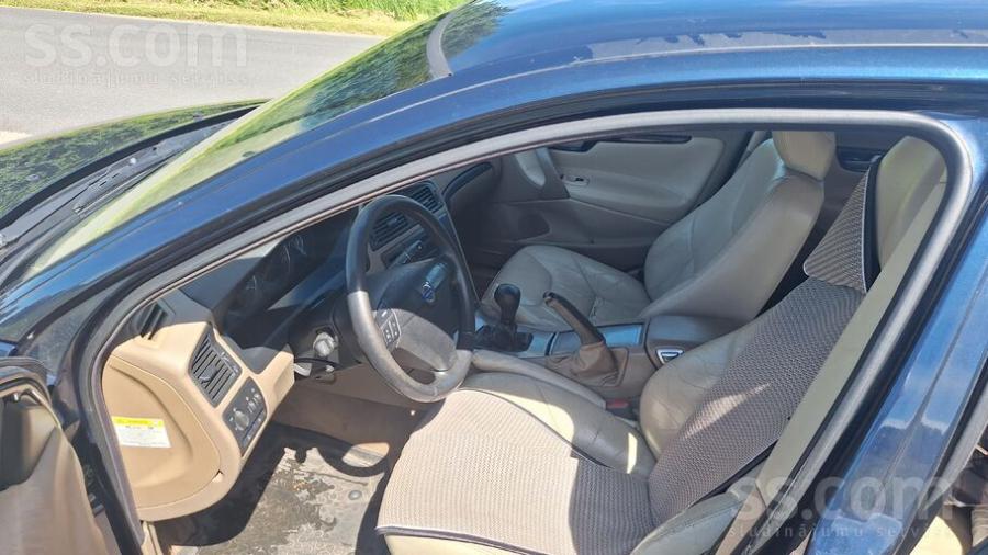 Blue Volvo S60 2003 in Riga, with an engine capacity of 2.40 L and mileage of 362 thousand km for 1400 €, photo 8 on AUTOMOTO.COM.LV