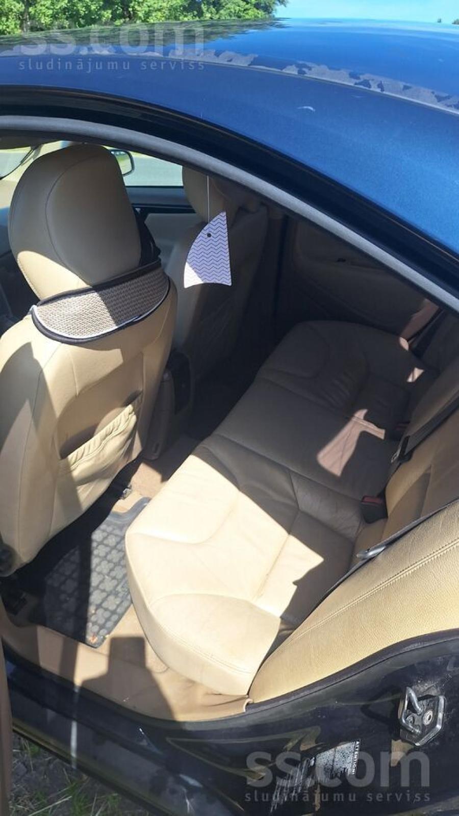Blue Volvo S60 2003 in Riga, with an engine capacity of 2.40 L and mileage of 362 thousand km for 1400 €, photo 9 on AUTOMOTO.COM.LV