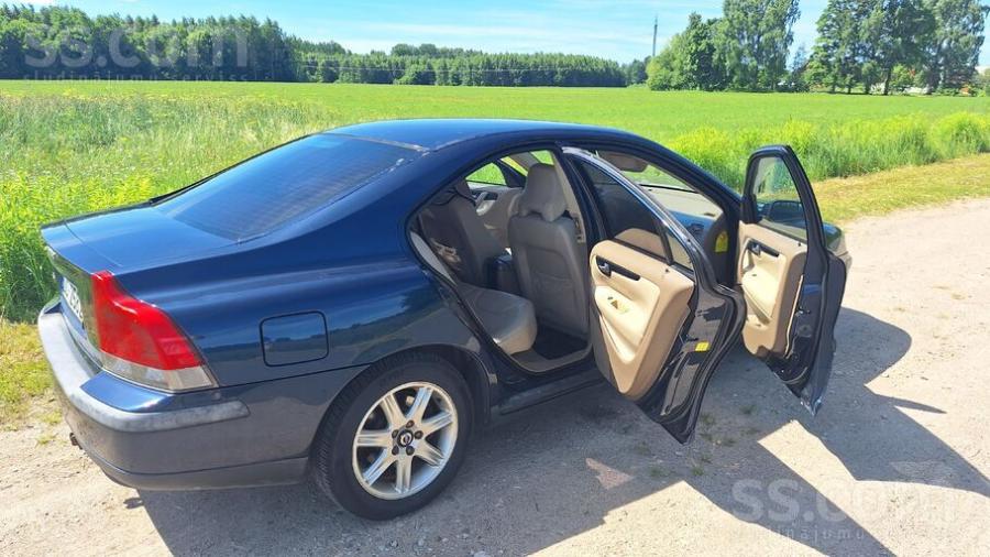 Blue Volvo S60 2003 in Riga, with an engine capacity of 2.40 L and mileage of 362 thousand km for 1400 €, photo 13 on AUTOMOTO.COM.LV