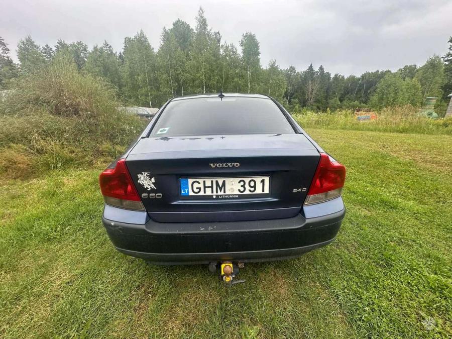 Zils Volvo S60 2003 Viļņa, ar dzinēja tilpumu 2.40 L un nobraukumu 451 tūkst. km par 950 €, foto 3 vietnē AUTOMOTO.COM.LV
