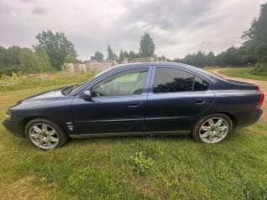 Zils Volvo S60 2003 Viļņa, ar dzinēja tilpumu 2.40 L un nobraukumu 451 tūkst. km par 950 €, foto 5 vietnē AUTOMOTO.COM.LV