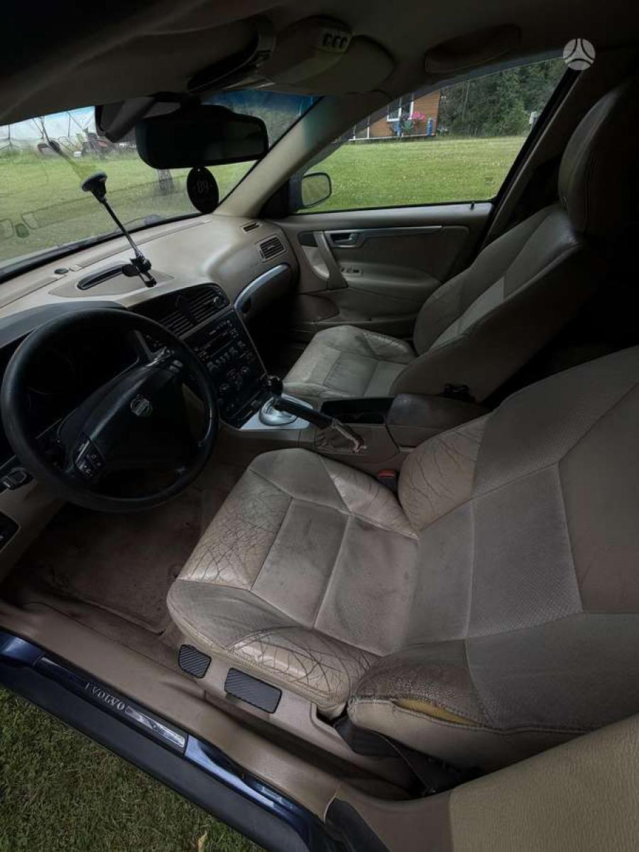 Zils Volvo S60 2003 Viļņa, ar dzinēja tilpumu 2.40 L un nobraukumu 451 tūkst. km par 950 €, foto 6 vietnē AUTOMOTO.COM.LV