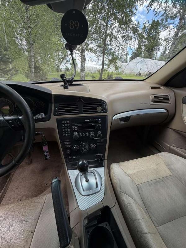 Zils Volvo S60 2003 Viļņa, ar dzinēja tilpumu 2.40 L un nobraukumu 451 tūkst. km par 950 €, foto 6 vietnē AUTOMOTO.COM.LV