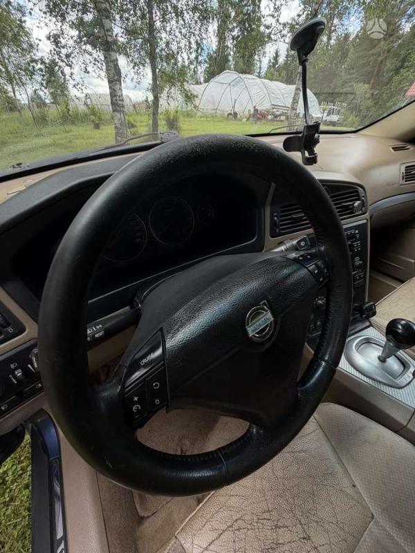 Zils Volvo S60 2003 Viļņa, ar dzinēja tilpumu 2.40 L un nobraukumu 451 tūkst. km par 950 €, foto 7 vietnē AUTOMOTO.COM.LV