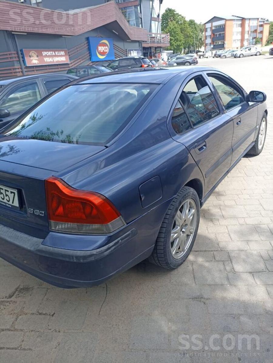 Blue Volvo S60 2003 in Dobele, with an engine capacity of 2.40 L and mileage of 299 thousand km for 1500 €, photo 3 on AUTOMOTO.COM.LV