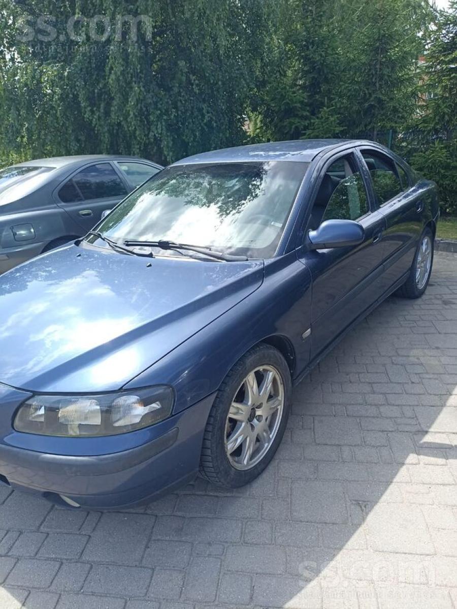Blue Volvo S60 2003 in Dobele, with an engine capacity of 2.40 L and mileage of 299 thousand km for 1500 €, photo 4 on AUTOMOTO.COM.LV