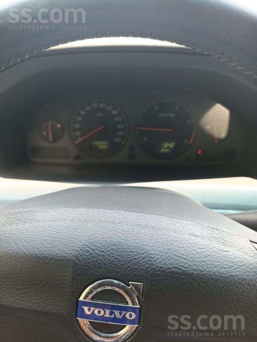 Blue Volvo S60 2003 in Dobele, with an engine capacity of 2.40 L and mileage of 299 thousand km for 1500 €, photo 9 on AUTOMOTO.COM.LV