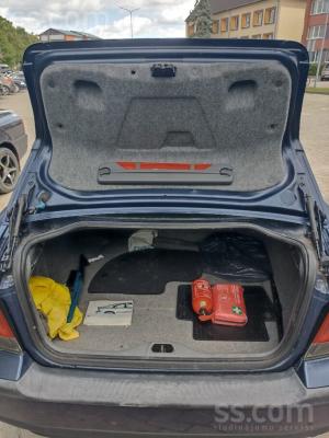 Blue Volvo S60 2003 in Dobele, with an engine capacity of 2.40 L and mileage of 299 thousand km for 1500 €, photo 10 on AUTOMOTO.COM.LV