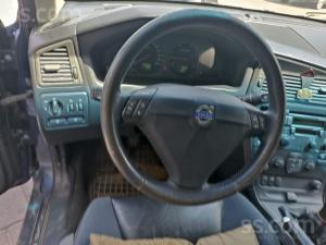 Blue Volvo S60 2003 in Dobele, with an engine capacity of 2.40 L and mileage of 299 thousand km for 1500 €, photo 12 on AUTOMOTO.COM.LV