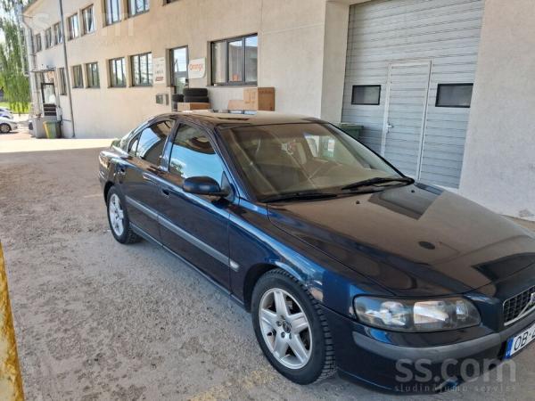 Zils Volvo S60 2003 Jelgava, ar dzinēja tilpumu 2.40 L un nobraukumu 338 tūkst. km par 1250 €, foto 3 vietnē AUTOMOTO.COM.LV
