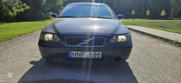 Zils Volvo S60 2003 Viļņa, ar dzinēja tilpumu 2.40 L un nobraukumu 390 tūkst. km par 850 €, foto 1 vietnē AUTOMOTO.COM.LV