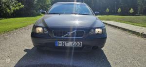 Zils Volvo S60 2003 Viļņa, ar dzinēja tilpumu 2.40 L un nobraukumu 390 tūkst. km par 850 €, foto  vietnē AUTOMOTO.COM.LV