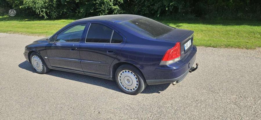 Zils Volvo S60 2003 Viļņa, ar dzinēja tilpumu 2.40 L un nobraukumu 390 tūkst. km par 850 €, foto 5 vietnē AUTOMOTO.COM.LV
