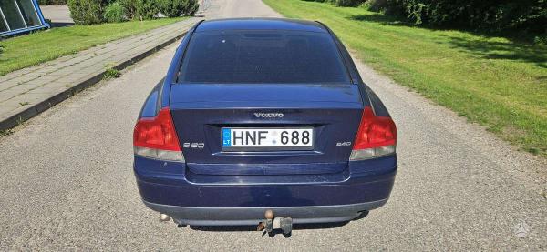 Zils Volvo S60 2003 Viļņa, ar dzinēja tilpumu 2.40 L un nobraukumu 390 tūkst. km par 850 €, foto 5 vietnē AUTOMOTO.COM.LV