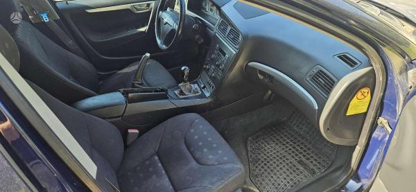 Zils Volvo S60 2003 Viļņa, ar dzinēja tilpumu 2.40 L un nobraukumu 390 tūkst. km par 850 €, foto 7 vietnē AUTOMOTO.COM.LV