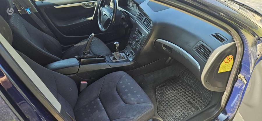 Zils Volvo S60 2003 Viļņa, ar dzinēja tilpumu 2.40 L un nobraukumu 390 tūkst. km par 850 €, foto 8 vietnē AUTOMOTO.COM.LV
