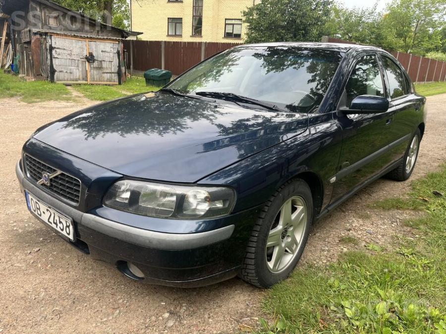 Blue Volvo S60 2003 in Jelgava, with an engine capacity of 2.40 L and mileage of 337 thousand km for 1580 €, photo 3 on AUTOMOTO.COM.LV