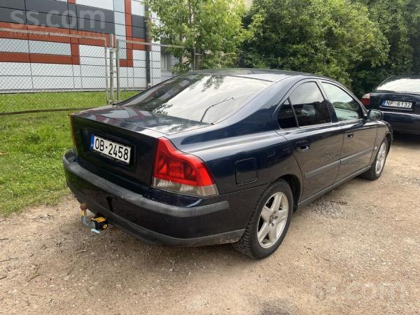 Blue Volvo S60 2003 in Jelgava, with an engine capacity of 2.40 L and mileage of 337 thousand km for 1580 €, photo 4 on AUTOMOTO.COM.LV