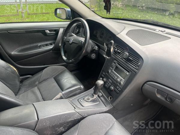 Blue Volvo S60 2003 in Jelgava, with an engine capacity of 2.40 L and mileage of 337 thousand km for 1580 €, photo 5 on AUTOMOTO.COM.LV