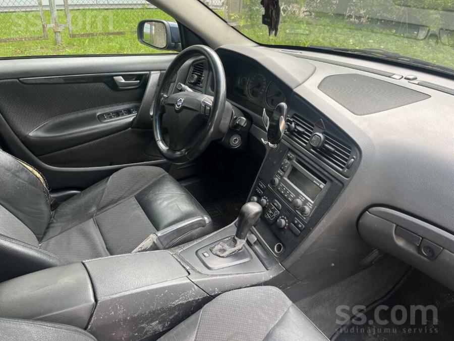 Blue Volvo S60 2003 in Jelgava, with an engine capacity of 2.40 L and mileage of 337 thousand km for 1580 €, photo 6 on AUTOMOTO.COM.LV