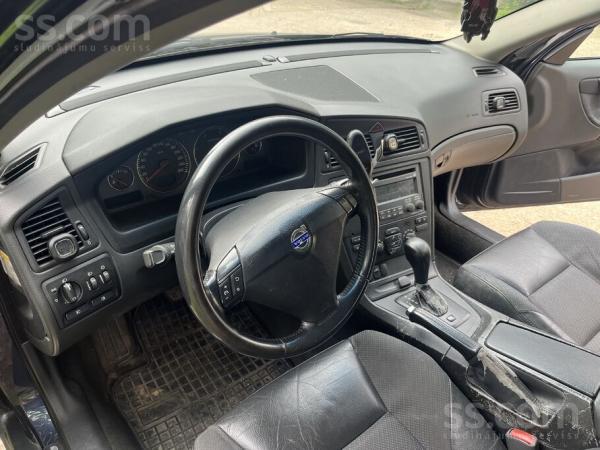 Blue Volvo S60 2003 in Jelgava, with an engine capacity of 2.40 L and mileage of 337 thousand km for 1580 €, photo 6 on AUTOMOTO.COM.LV
