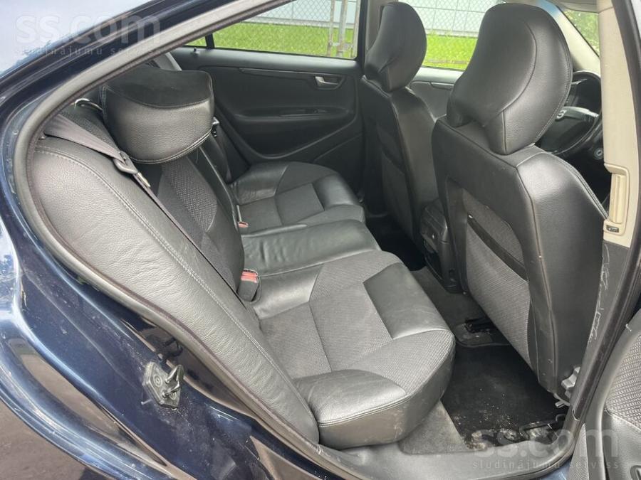 Blue Volvo S60 2003 in Jelgava, with an engine capacity of 2.40 L and mileage of 337 thousand km for 1580 €, photo 8 on AUTOMOTO.COM.LV