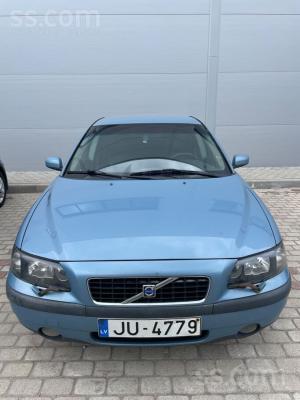 Zils Volvo S60 2003 Rīga, ar dzinēja tilpumu 2.40 L un nobraukumu 365 tūkst. km par 1100 €, foto  vietnē AUTOMOTO.COM.LV