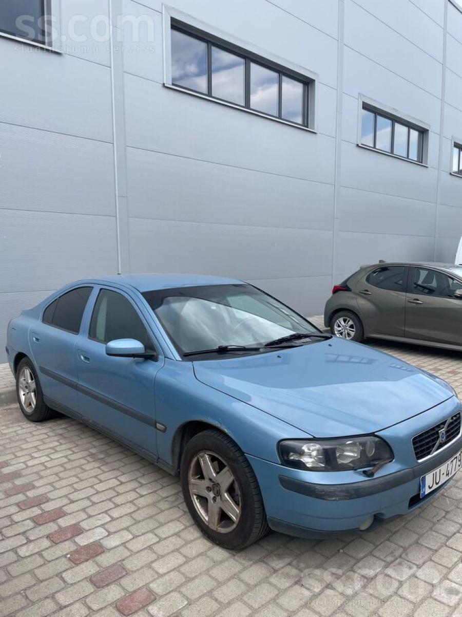 Blue Volvo S60 2003 in Riga, with an engine capacity of 2.40 L and mileage of 365 thousand km for 1100 €, photo 3 on AUTOMOTO.COM.LV