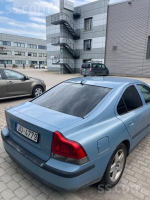 Blue Volvo S60 2003 in Riga, with an engine capacity of 2.40 L and mileage of 365 thousand km for 1100 €, photo 5 on AUTOMOTO.COM.LV