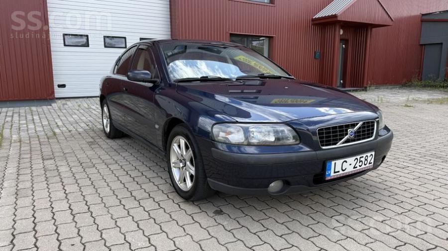 Blue Volvo S60 2003 in Riga, with an engine capacity of 2.40 L and mileage of 363 thousand km for 1895 €, photo 1 on AUTOMOTO.COM.LV