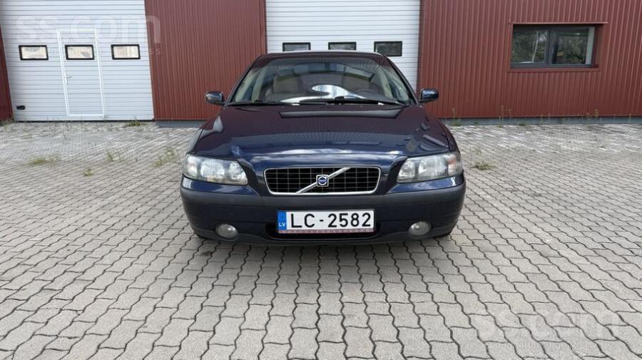 Blue Volvo S60 2003 in Riga, with an engine capacity of 2.40 L and mileage of 363 thousand km for 1895 €, photo 3 on AUTOMOTO.COM.LV