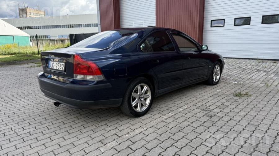 Blue Volvo S60 2003 in Riga, with an engine capacity of 2.40 L and mileage of 363 thousand km for 1895 €, photo 8 on AUTOMOTO.COM.LV