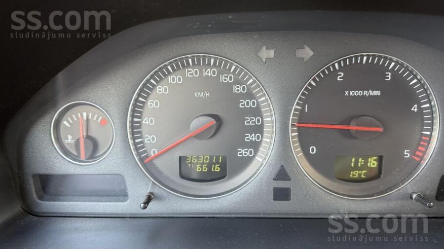 Blue Volvo S60 2003 in Riga, with an engine capacity of 2.40 L and mileage of 363 thousand km for 1895 €, photo 16 on AUTOMOTO.COM.LV