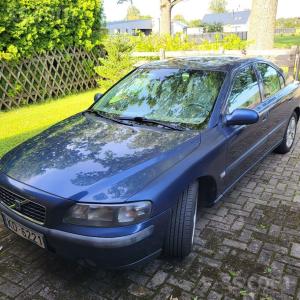 Zils Volvo S60 2003 Valmiera, ar dzinēja tilpumu 2.40 L un nobraukumu 380 tūkst. km par 1490 €, foto  vietnē AUTOMOTO.COM.LV