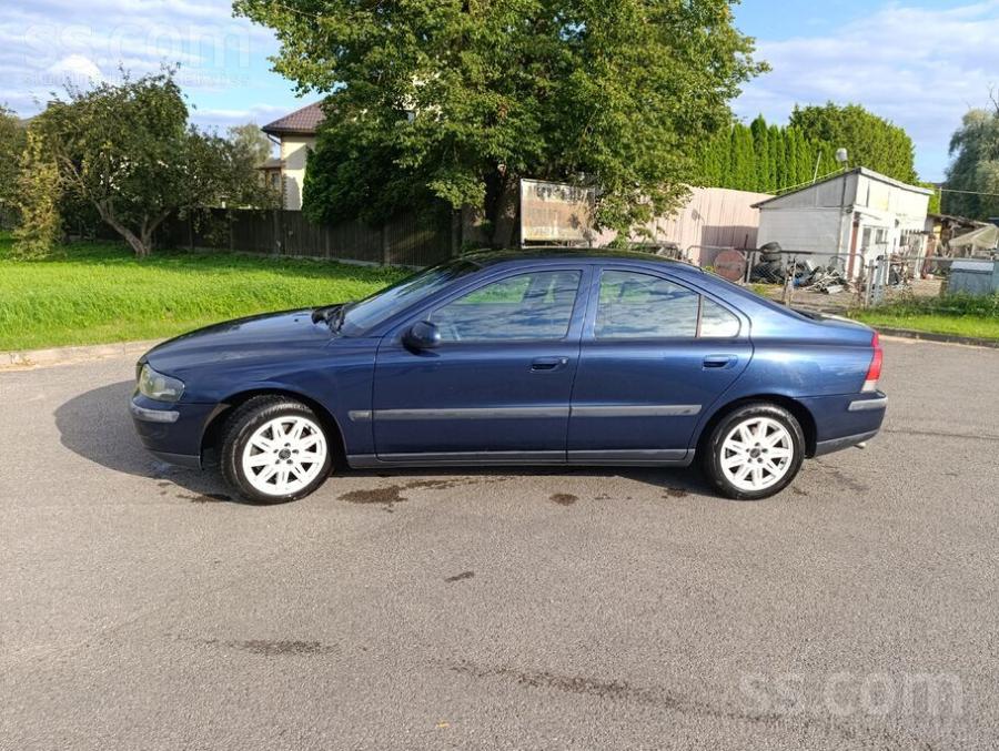 Blue Volvo S60 2003 in Riga, with an engine capacity of 2.40 L and mileage of 209 thousand km for 2500 €, photo 1 on AUTOMOTO.COM.LV
