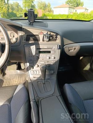 Blue Volvo S60 2003 in Riga, with an engine capacity of 2.40 L and mileage of 209 thousand km for 2500 €, photo 8 on AUTOMOTO.COM.LV