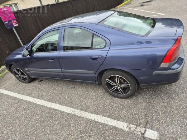 Blue Volvo S60 2003 in Riga, with an engine capacity of 2.40 L and mileage of 293 thousand km for 1500 €, photo 1 on AUTOMOTO.COM.LV
