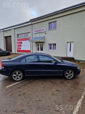 Zils Volvo S60 2003 Limbaži, ar dzinēja tilpumu 2.40 L un nobraukumu 310 tūkst. km par 1200 €, foto 3 vietnē AUTOMOTO.COM.LV
