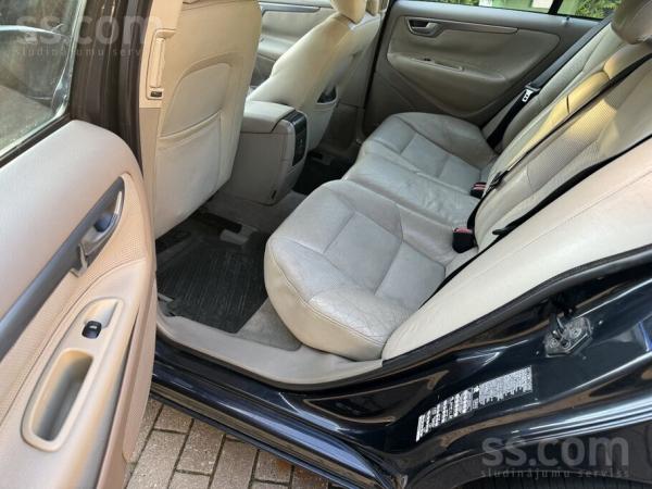 Zils Volvo S60 2004 Rīga, ar dzinēja tilpumu 2.40 L un nobraukumu 314 tūkst. km par 1200 €, foto 6 vietnē AUTOMOTO.COM.LV