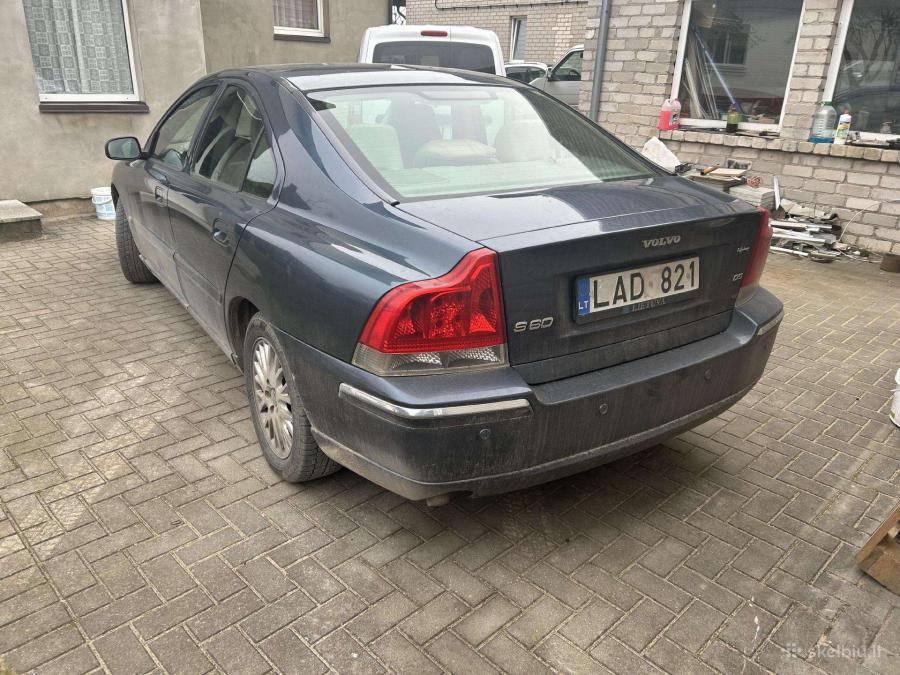 Zils Volvo S60 2004 Tauragė, ar dzinēja tilpumu 2.40 L un nobraukumu 329 tūkst. km par 1200 €, foto 2 vietnē AUTOMOTO.COM.LV
