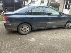 Zils Volvo S60 2004 Tauragė, ar dzinēja tilpumu 2.40 L un nobraukumu 329 tūkst. km par 1200 €, foto 4 vietnē AUTOMOTO.COM.LV