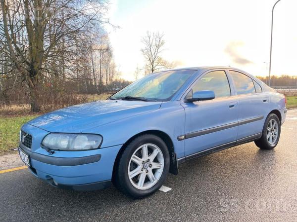 Zils Volvo S60 2004 Rīga, ar dzinēja tilpumu 2.40 L un nobraukumu 380 tūkst. km par 2250 €, foto 1 vietnē AUTOMOTO.COM.LV